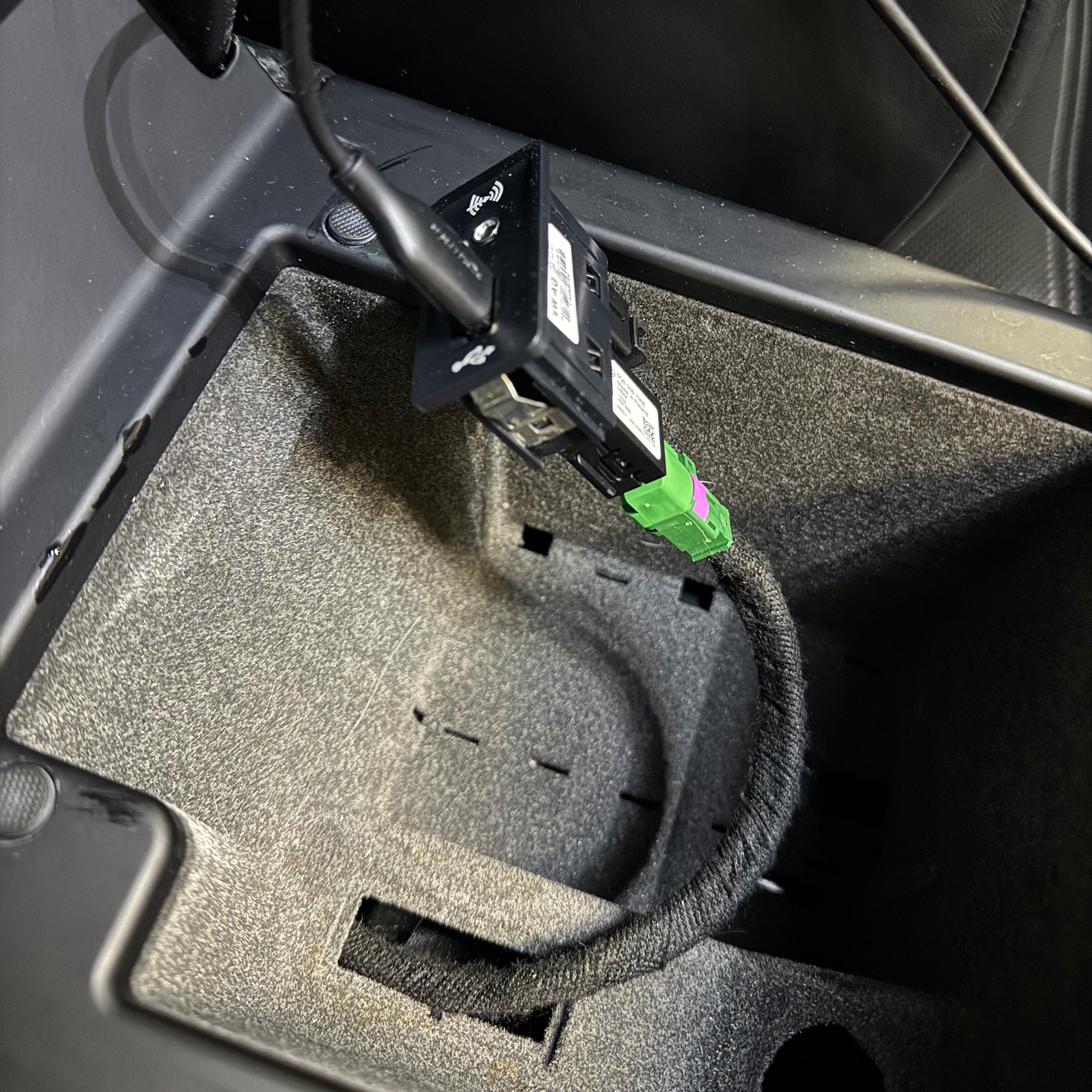 Retrofitting PCM 4 and CarPlay in a 95B.1 Porsche Macan