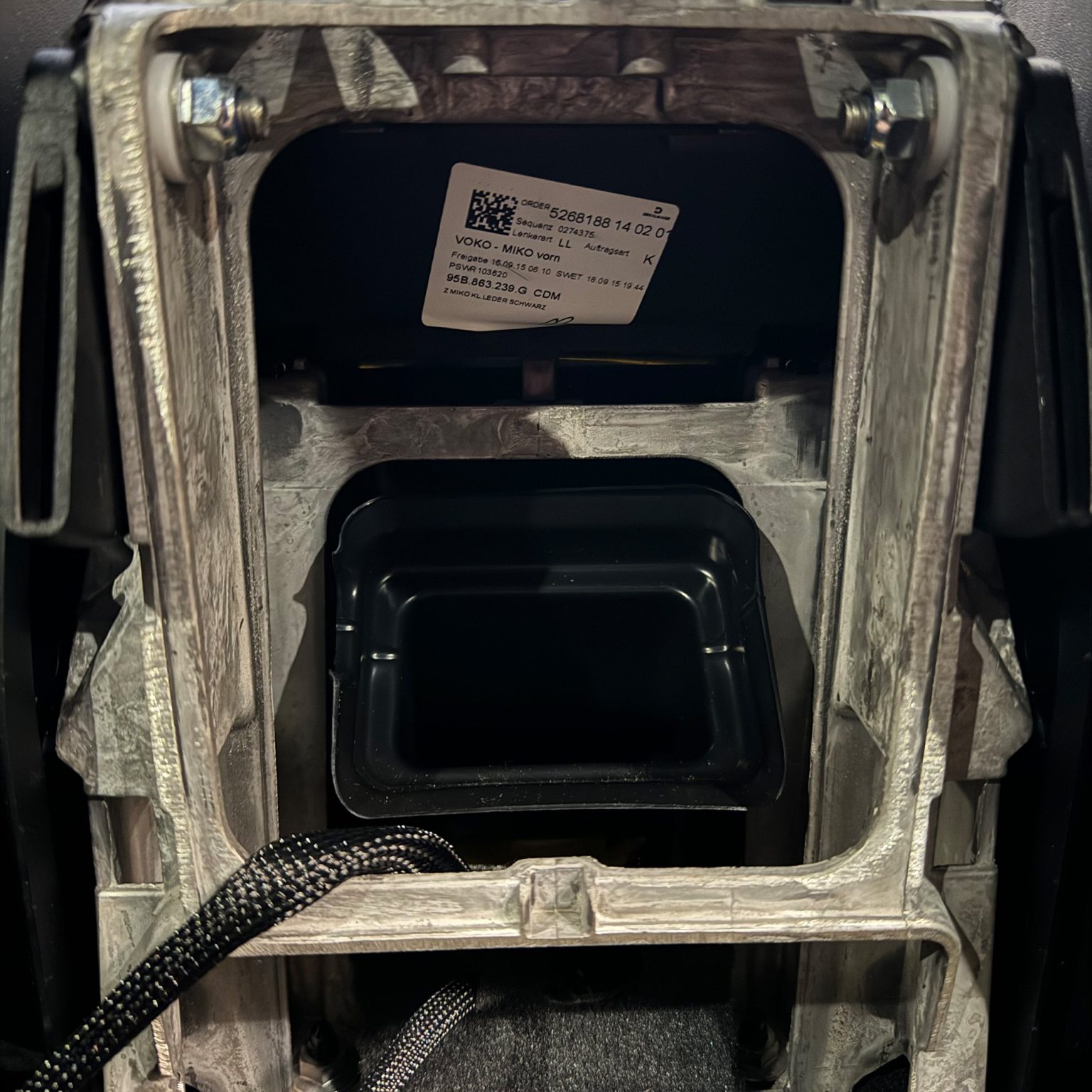 Retrofitting PCM 4 and CarPlay in a 95B.1 Porsche Macan