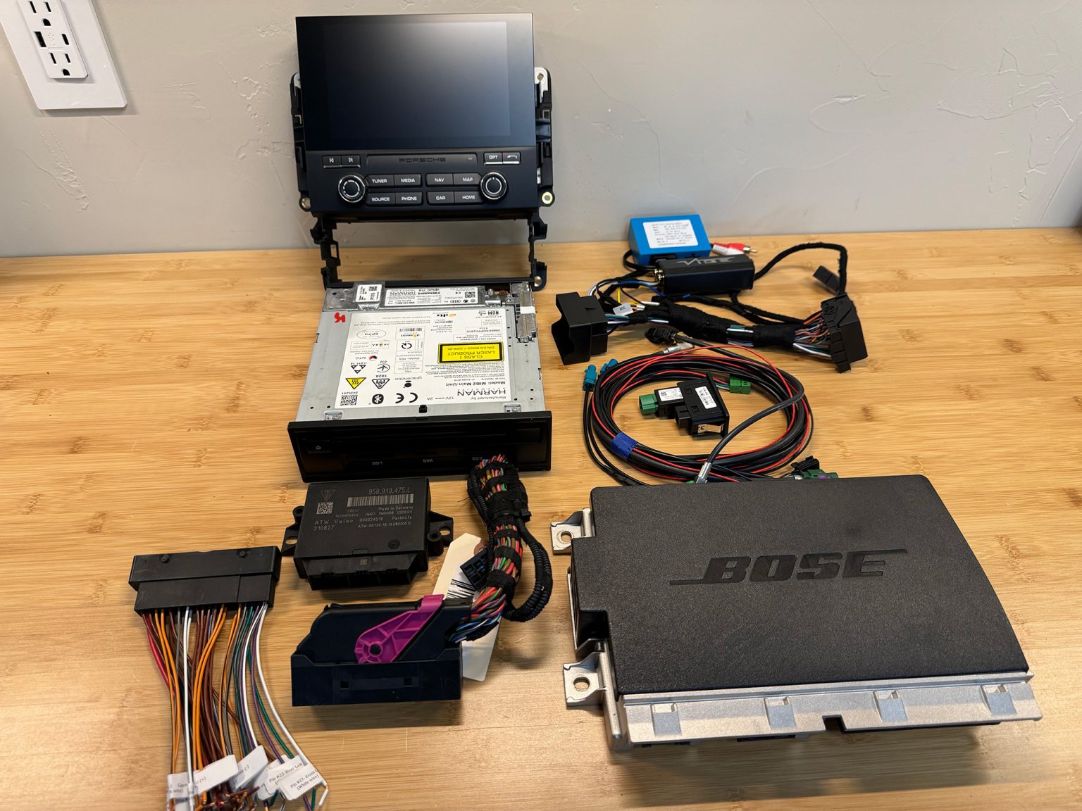 Retrofitting PCM 4 and CarPlay in a 95B.1 Porsche Macan