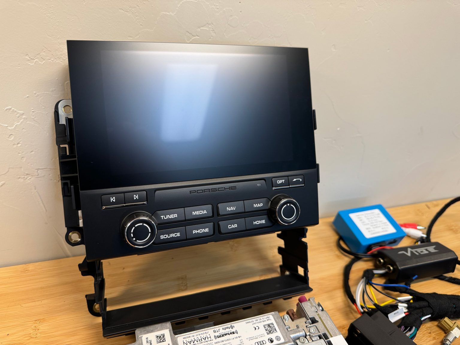 Retrofitting PCM 4 and CarPlay in a 95B.1 Porsche Macan