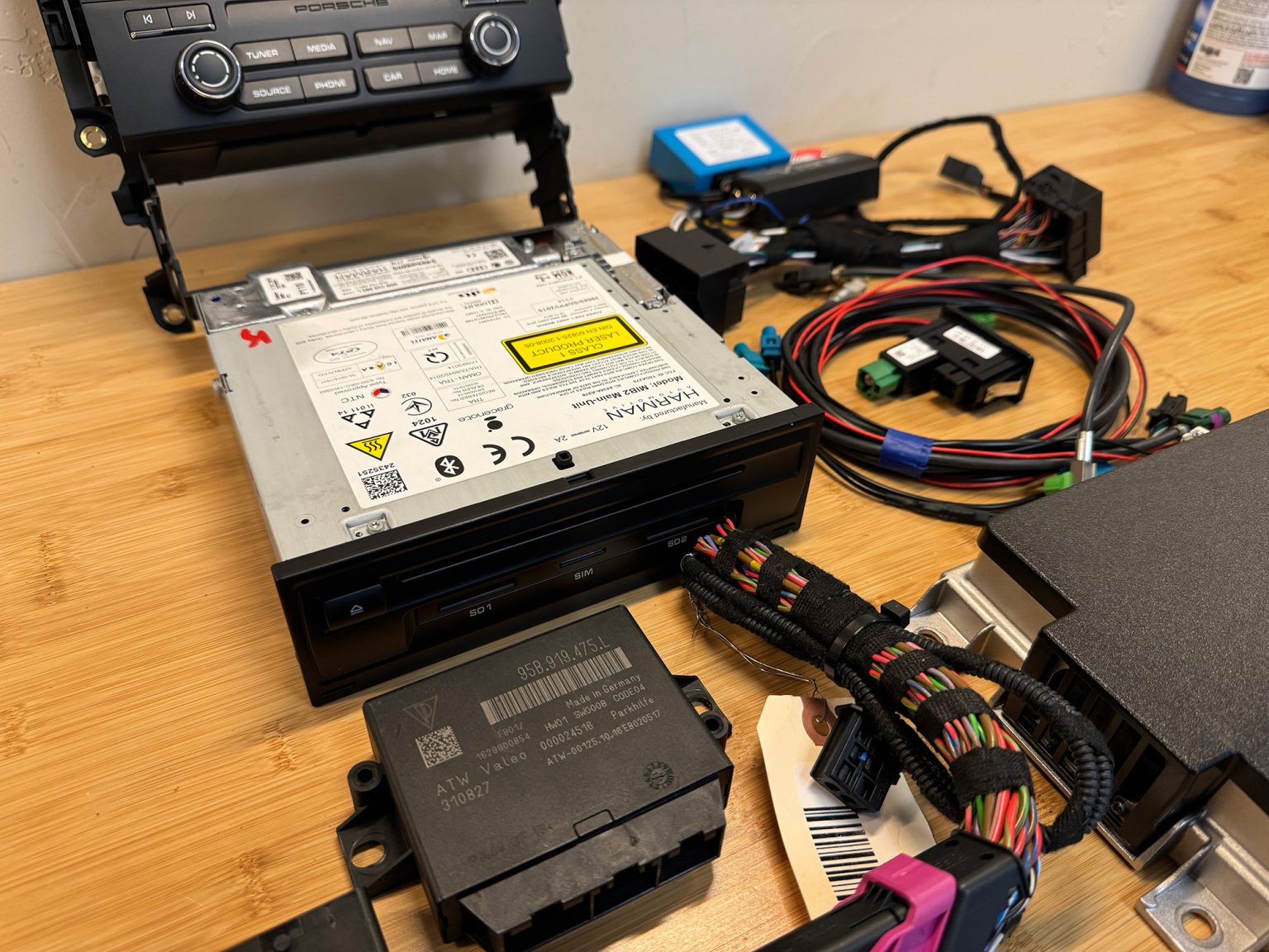 Retrofitting PCM 4 and CarPlay in a 95B.1 Porsche Macan