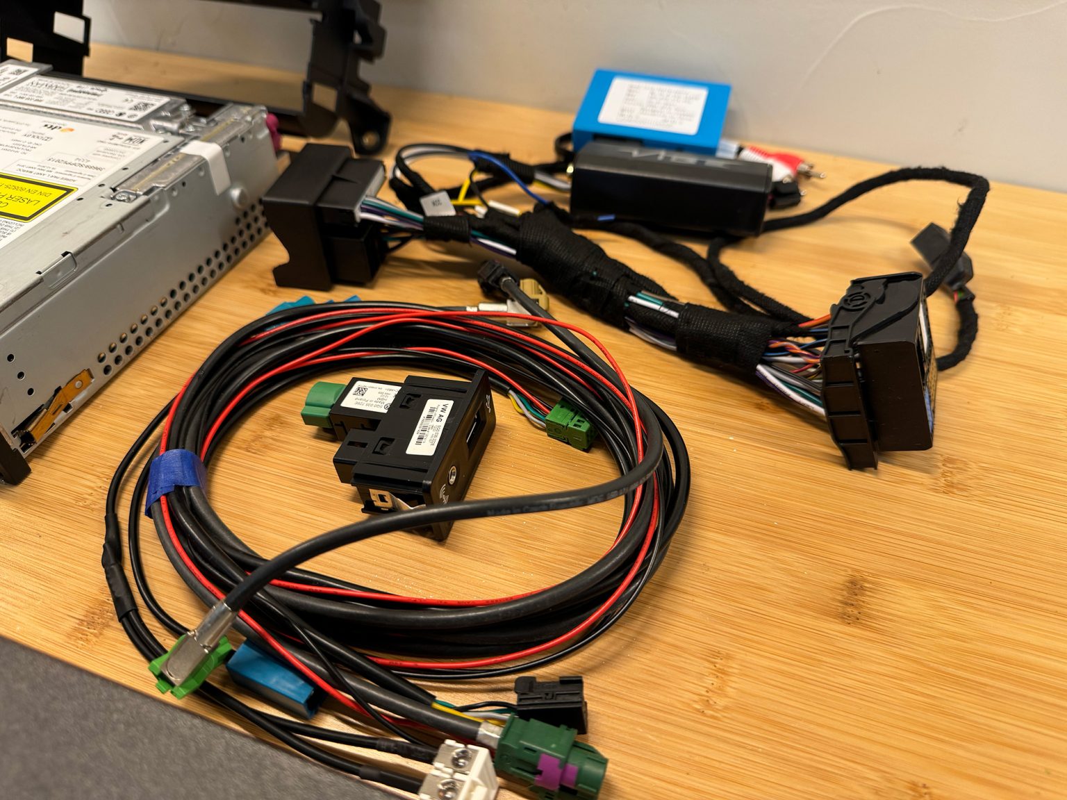 Retrofitting PCM 4 and CarPlay in a 95B.1 Porsche Macan